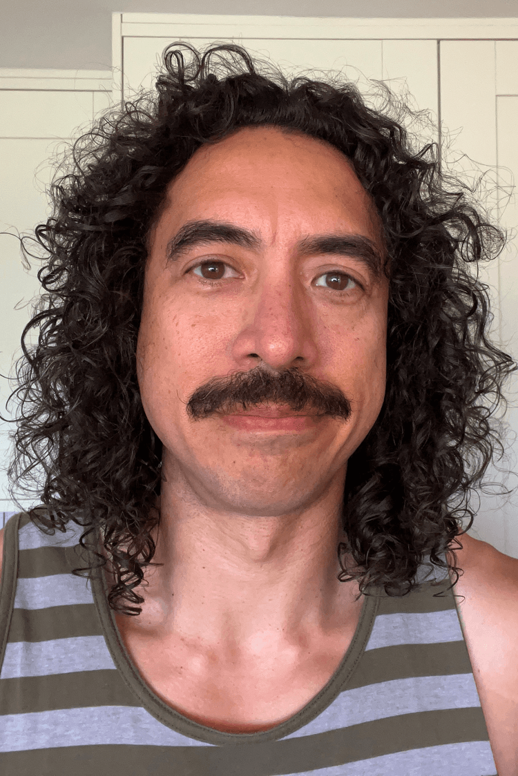 Free AI Headshot Generator: Next-gen AI headshots, no AI look